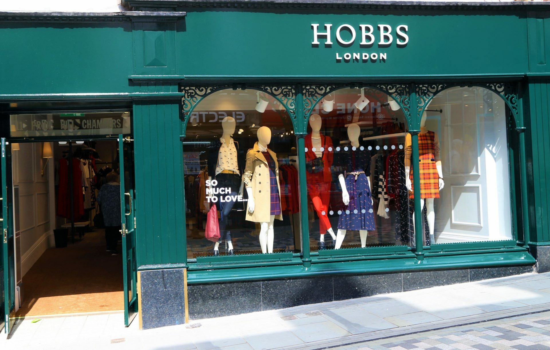 Retailer takes pride in move to iconic building - Morris Property